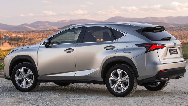 Comparison - Toyota RAV4 Limited 2016 - vs - Lexus NX 300h Base Hybrid | SUV Drive